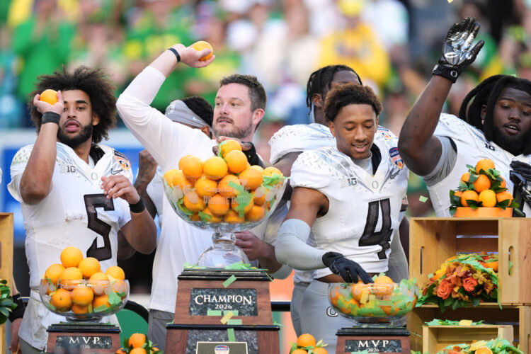 Defense carries the day for Oregon, as Ducks move into CFP semifinals ...